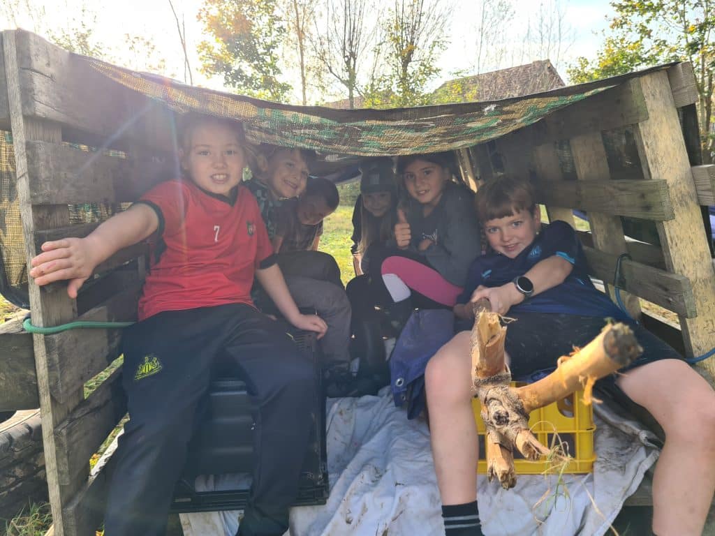 Forest School Den Building - Rowlands Gill Primary School